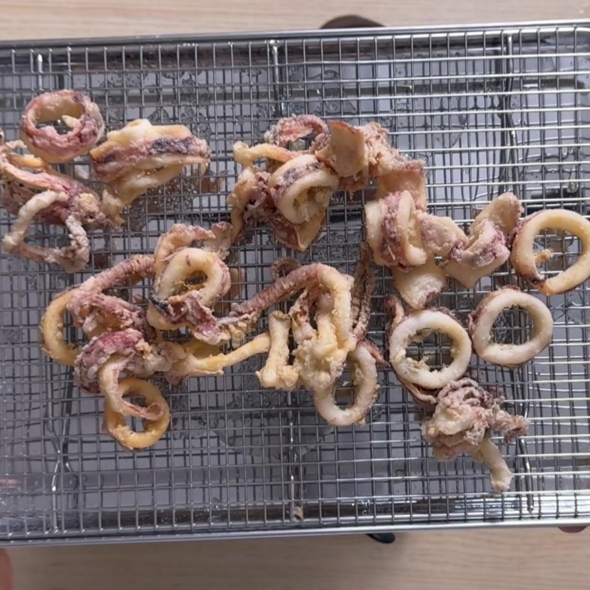 Rezanje, paniranje i friganje lignji | Tehnike | MasterMeal by Melkior